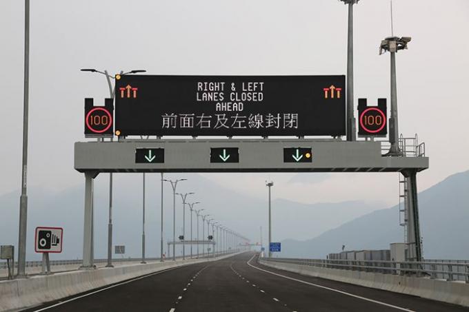 IP56 Dynamic Message Board Road Speed Limit Warning Customized Logo