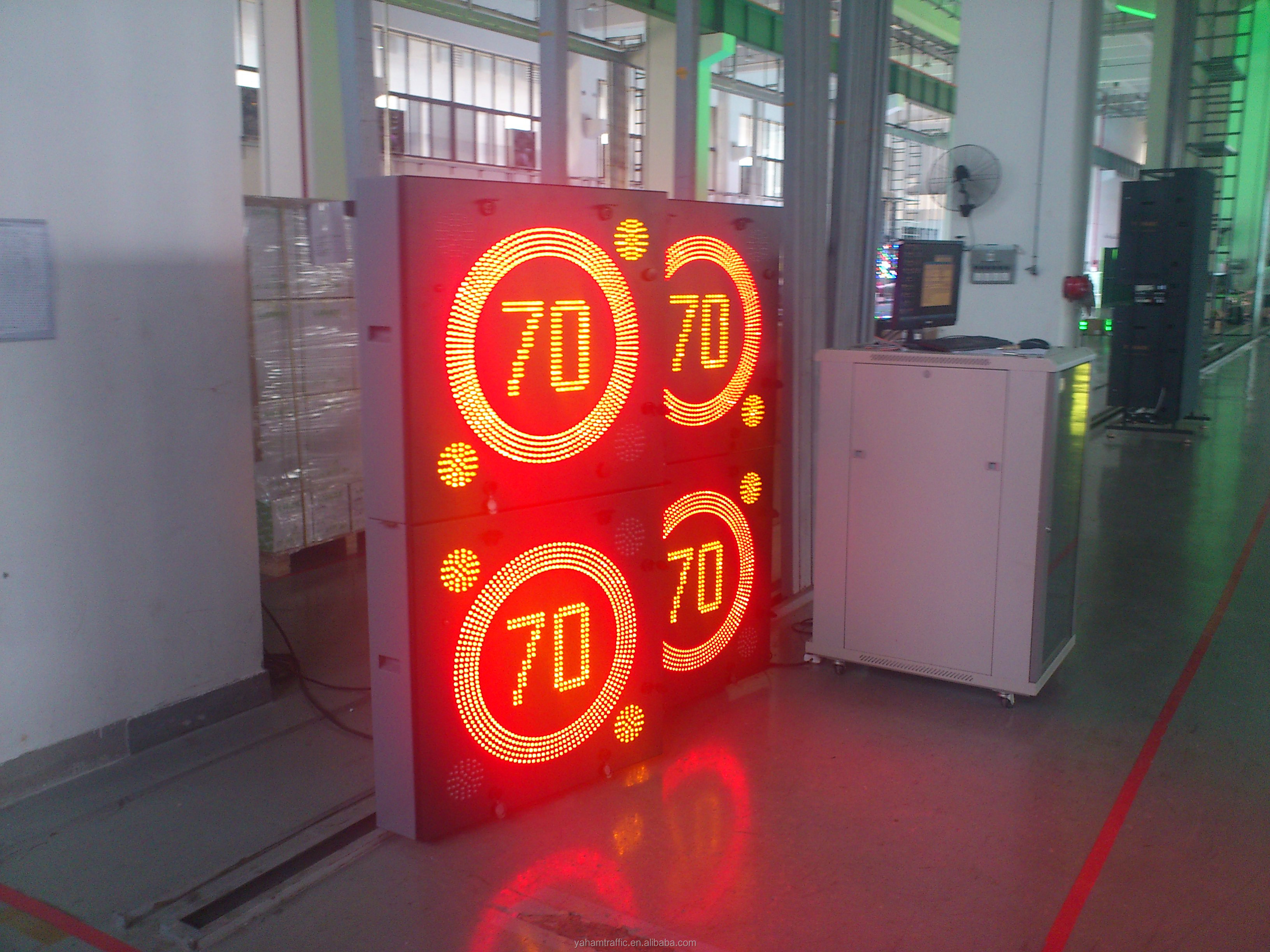 Remote Control VMS Speed Limit Illuminated Directional Traffic Signs